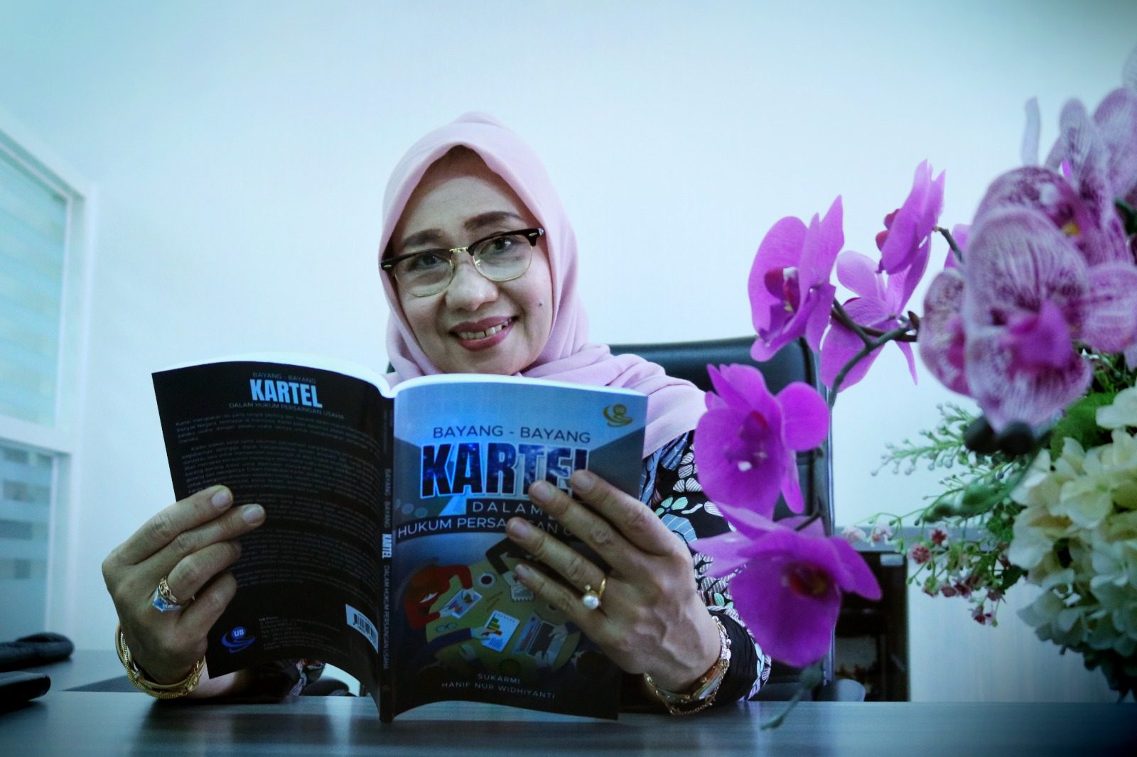 Perjuangan Prof. Sukarmi Menjadi Guru Besar Ilmu Hukum Ekonomi FH UB