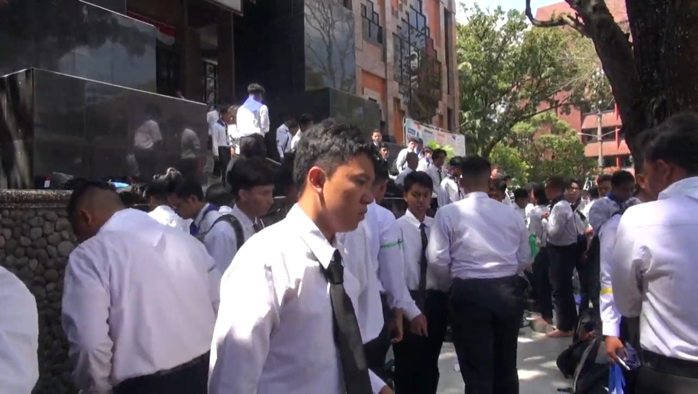 Masjid Raden Patah Jaga Kenyamanan Ibadah Maba Selama PKKMABA UB - Kanal24